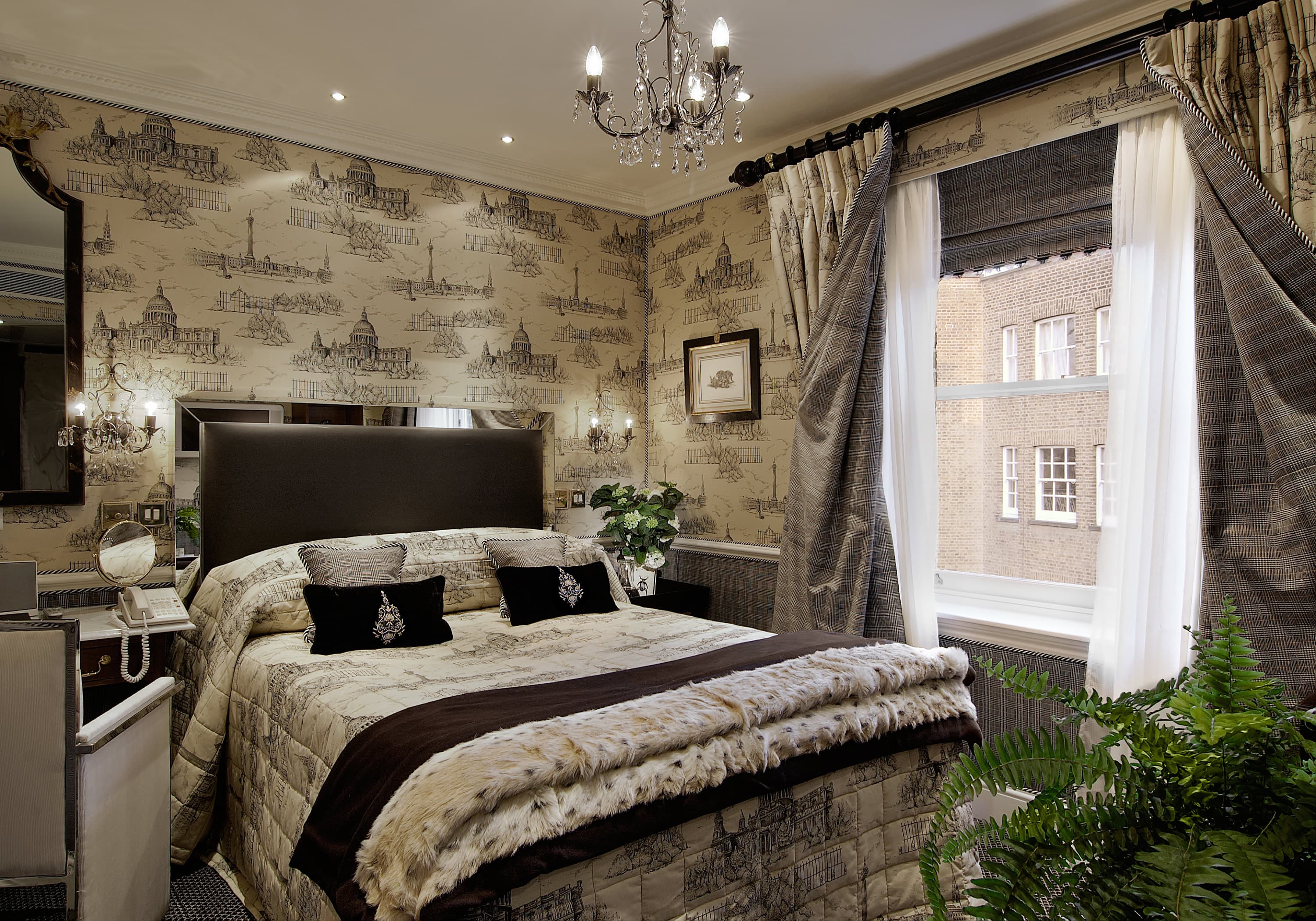 Classic Double Rooms Knightsbridge, Egerton House Hotel, London